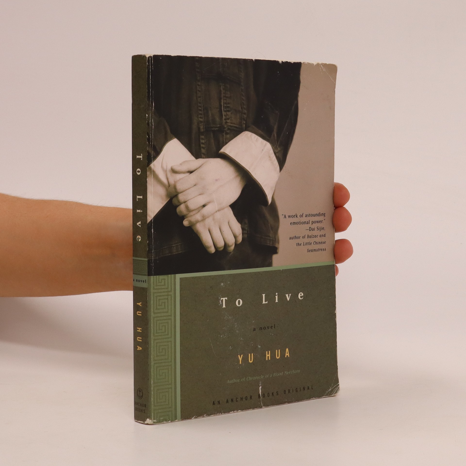 To live - Yu, Hua - knihobot.cz