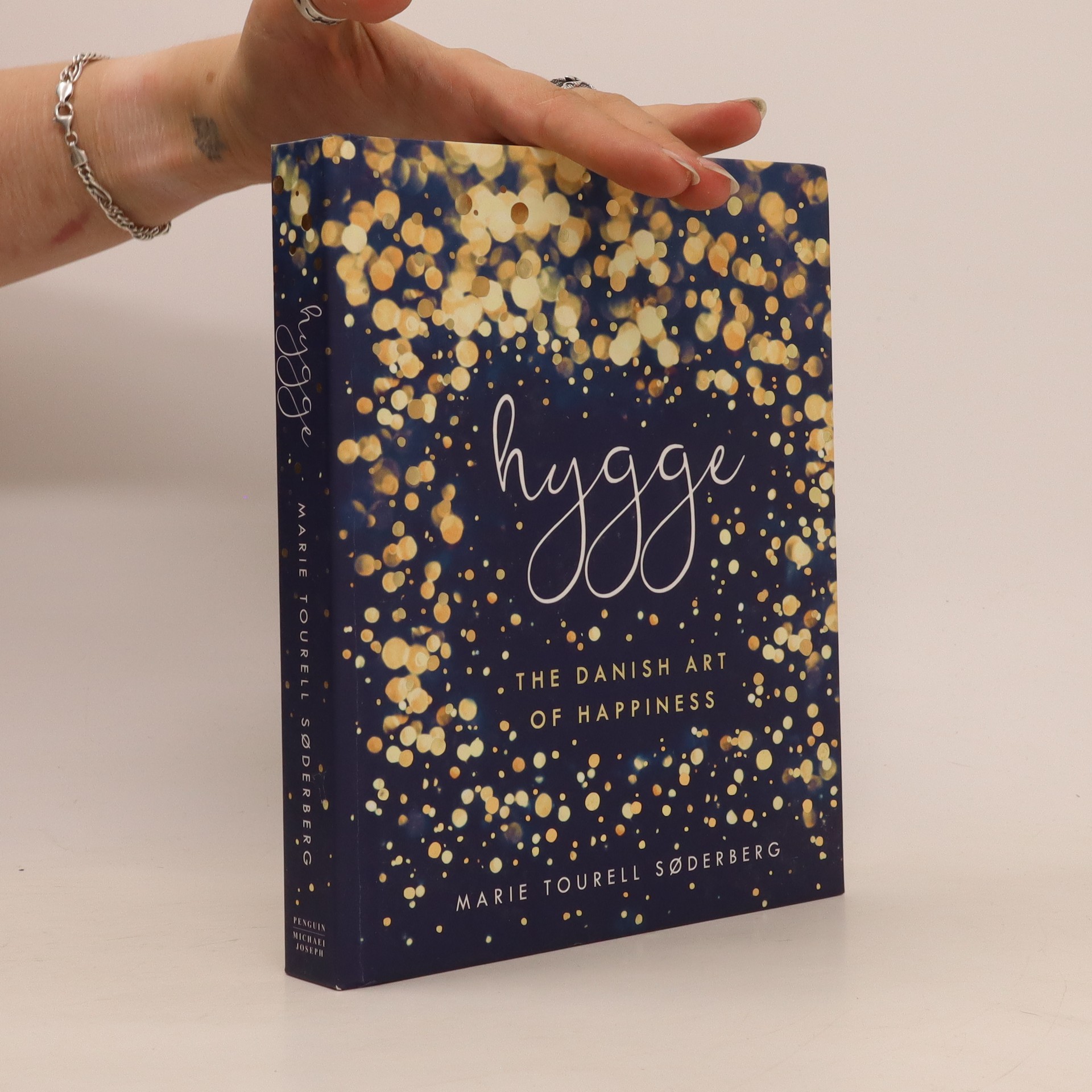 Hygge : the Danish art of happiness - Soderberg, Marie Tourell ...