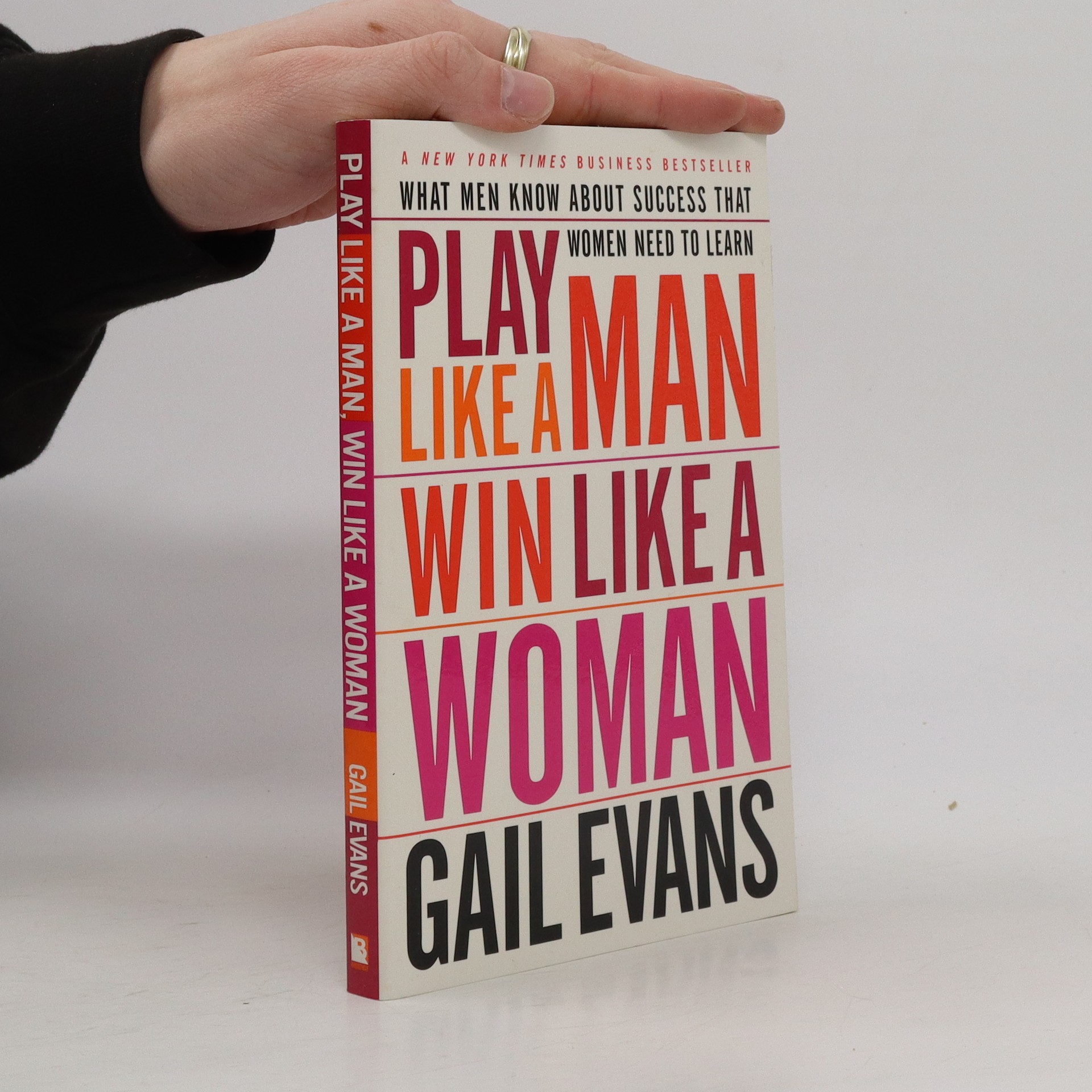 Play like a man, win like a woman : what men know about success that ...